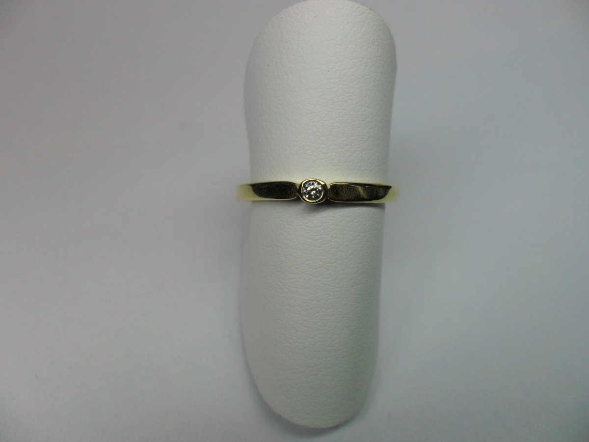 City Diamonds - Row ring closed setting