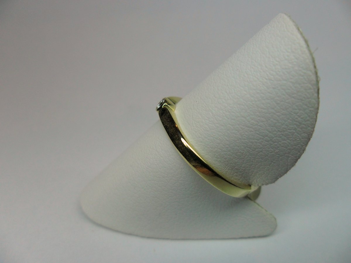 City Diamonds - Row ring closed setting