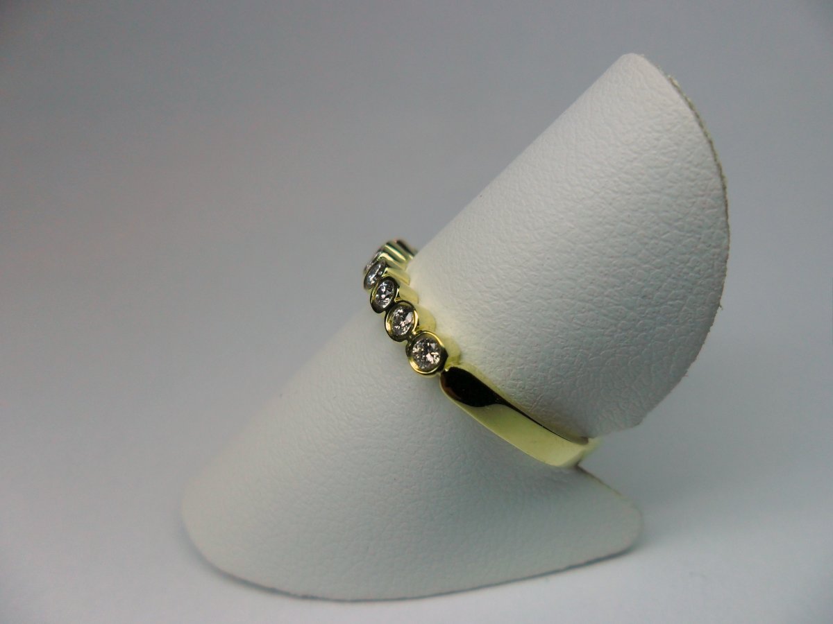 City Diamonds - Row ring closed setting small